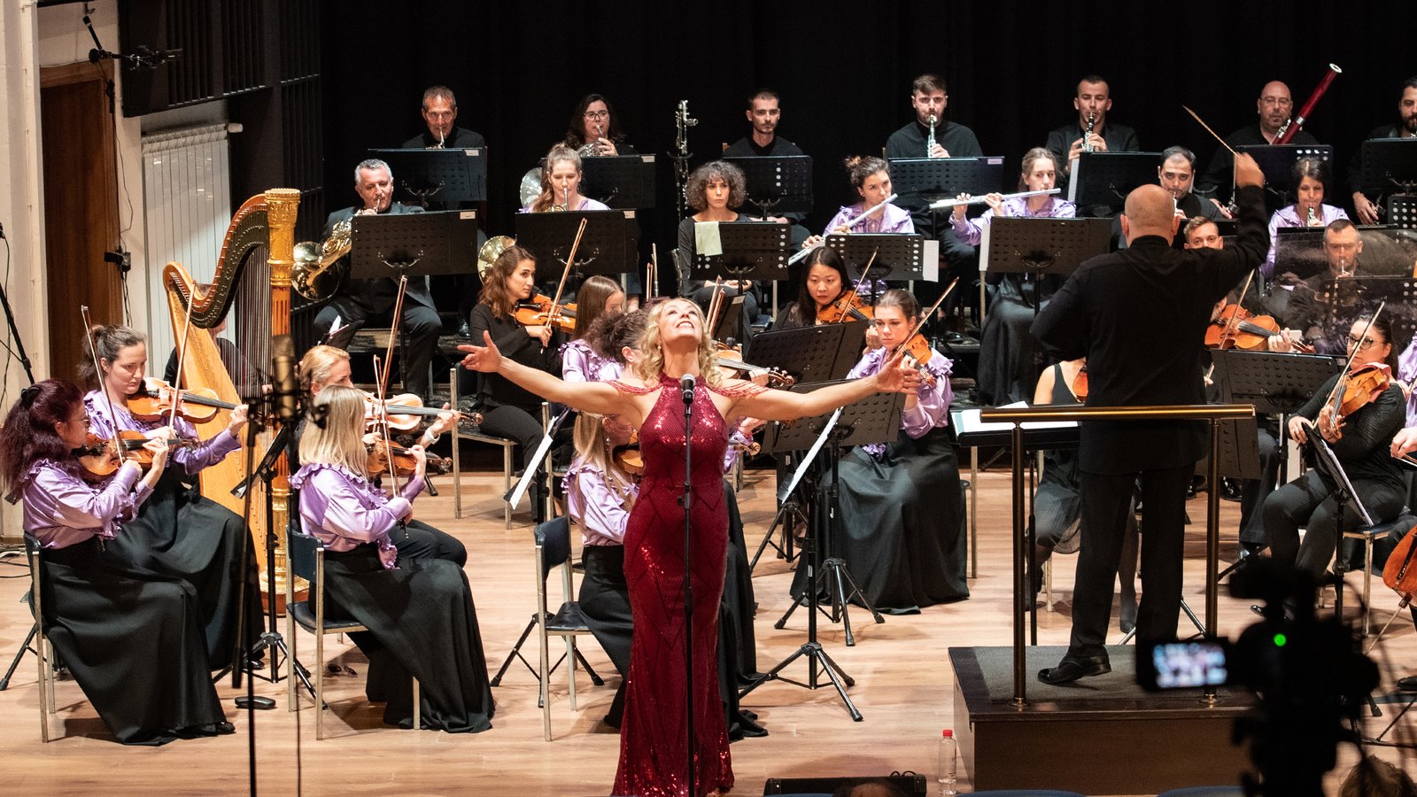Singer – Deirdre Masterson